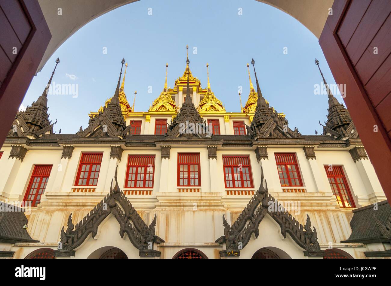 Wat ratchanatda temple hi-res stock photography and images - Alamy