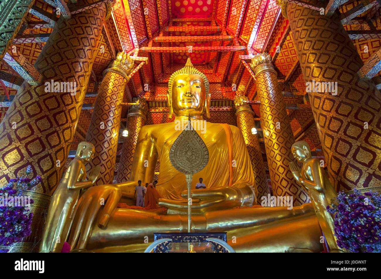 Buddha statue at Wat Phanan Choeng temple in Ayutthaya, Thailand Stock ...