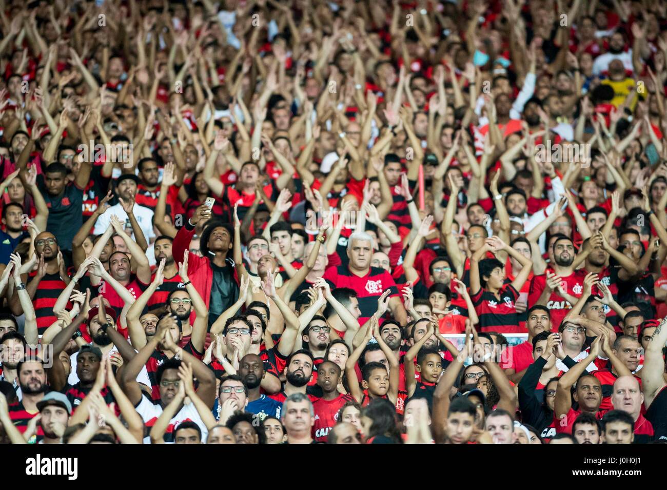 Rio De Janeiro, Brazil. 12th Apr, 2017. Fans Rio for Flamengo x AtlÃ ...
