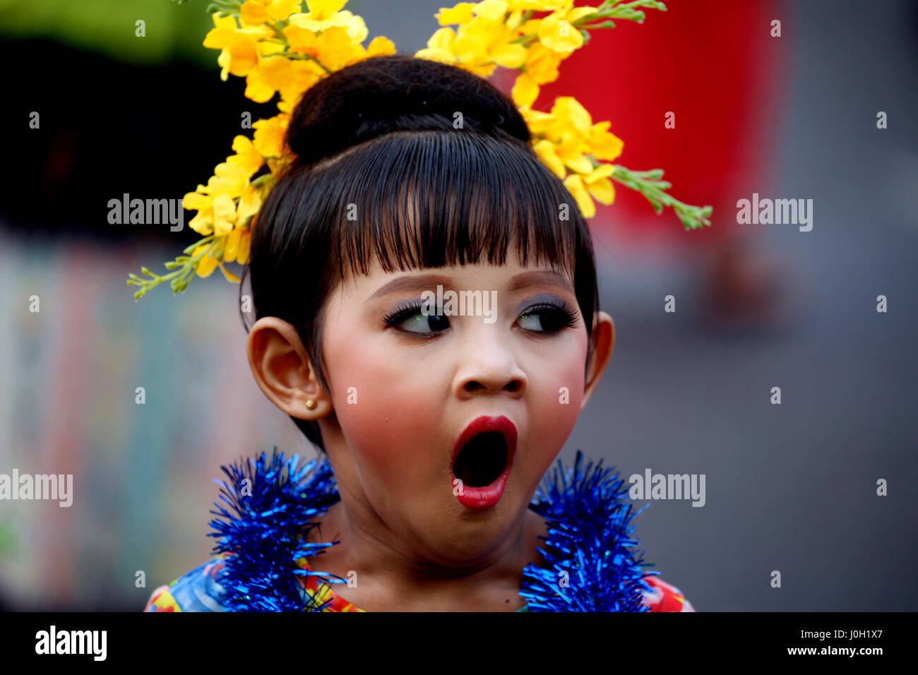 Thingyan girl hi-res stock photography and images - Alamy