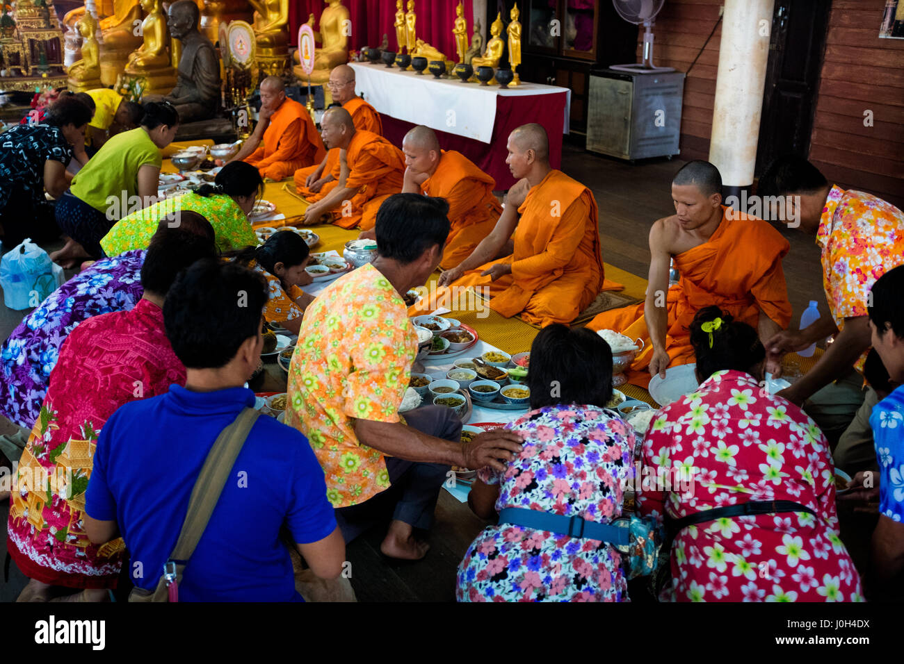 Serve first temple hi-res stock photography and images - Alamy