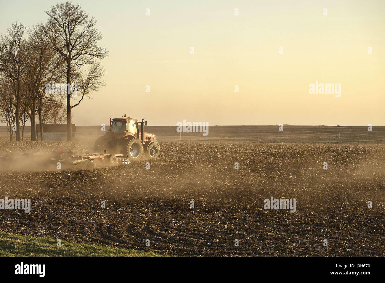 Hospers, IOWA, USA. 11th Apr, 2017. A farmer begins his spring work in ...