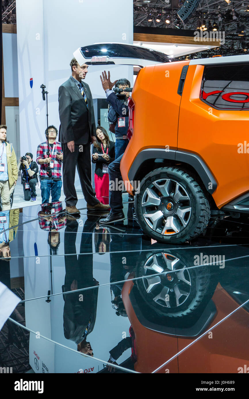 Vertical doors car alamy hi-res stock photography and images - Alamy