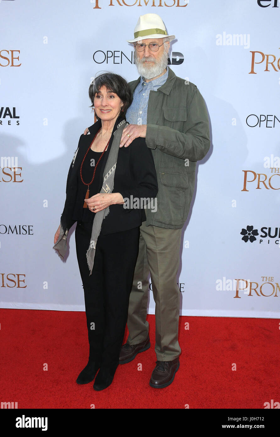 Anna stuart and james cromwell hi-res stock photography and images - Alamy