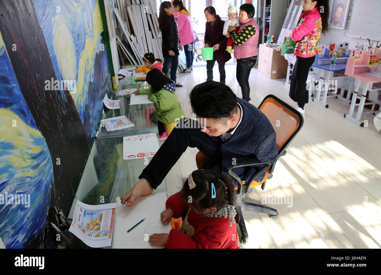 Foot painting artist armless hi-res stock photography and images - Alamy