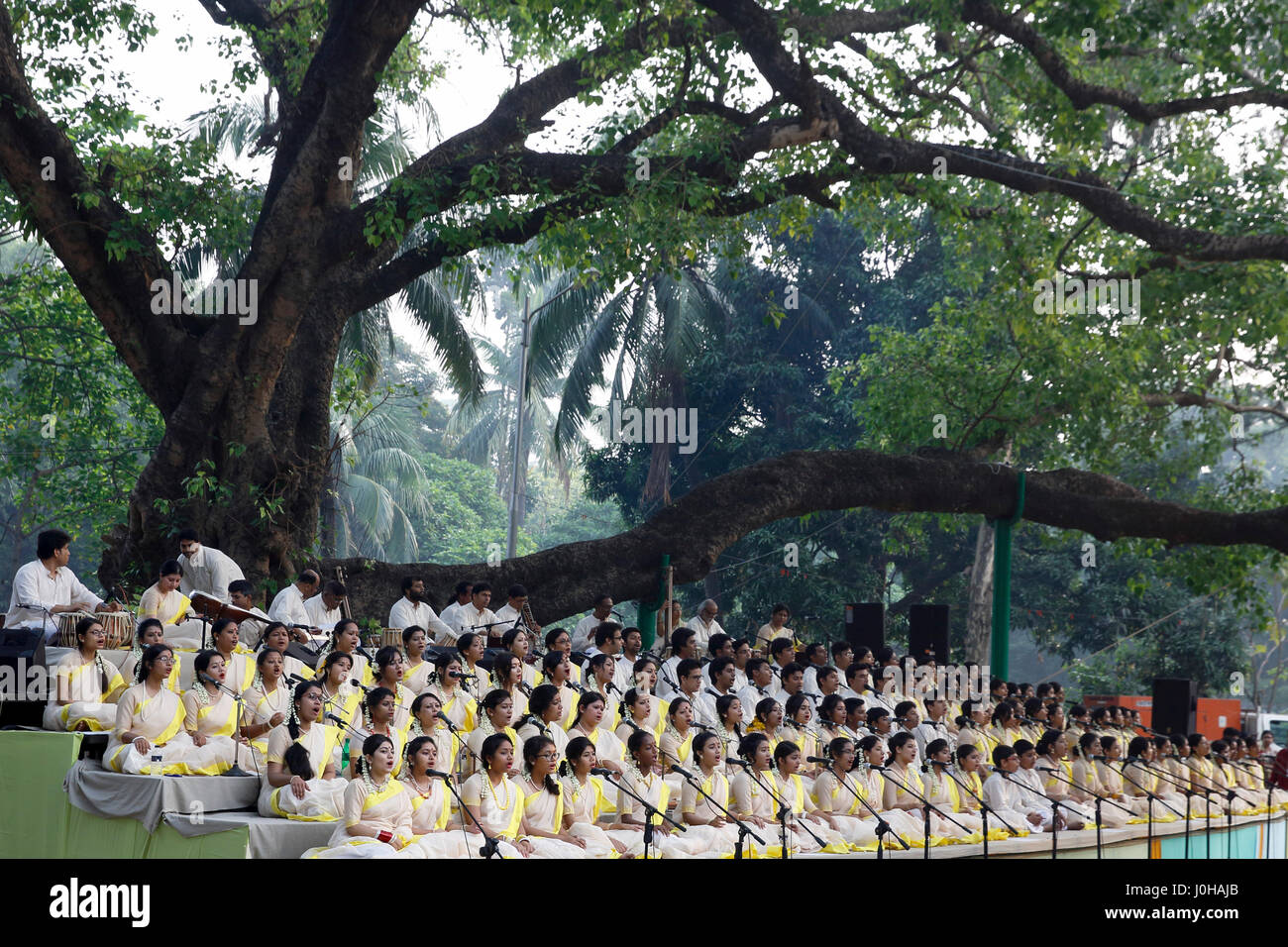 Dhaka, Bangladesh. 14th Apr, 2017. Singers of Chhayanat perform ...