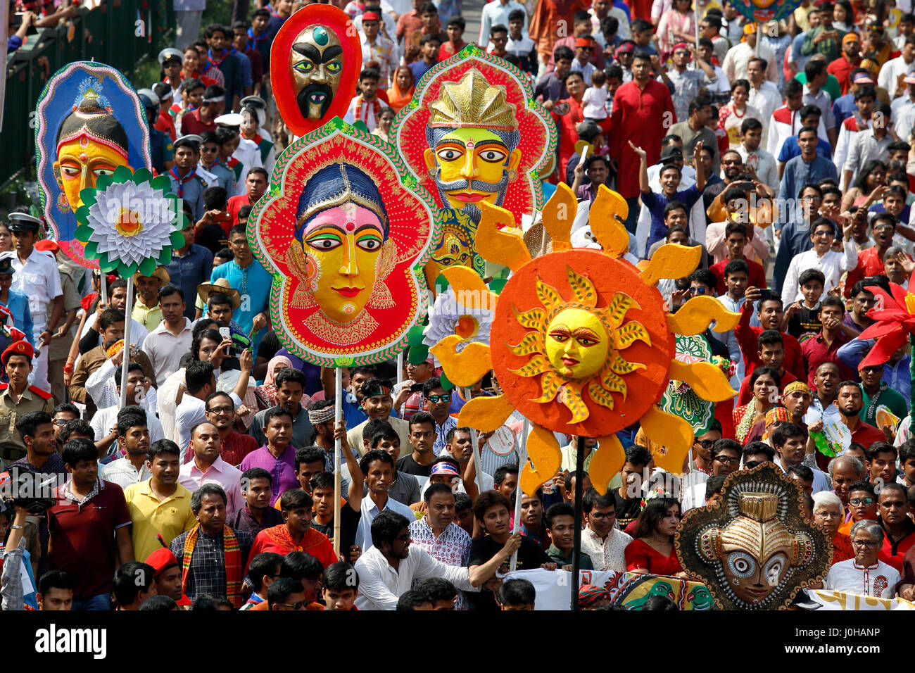 Dhaka, Bangladesh. 14th Apr, 2017. Mangal Shobhajatra, a colourful and ...