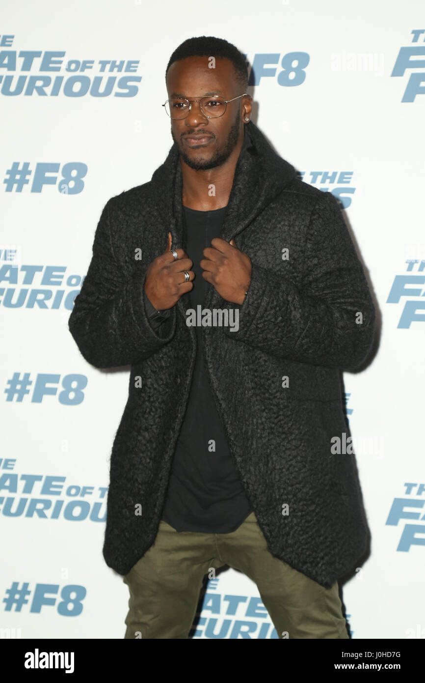 Tim Omaji (Timomatic) arrives on the red carpet for the Sydney Premiere ...