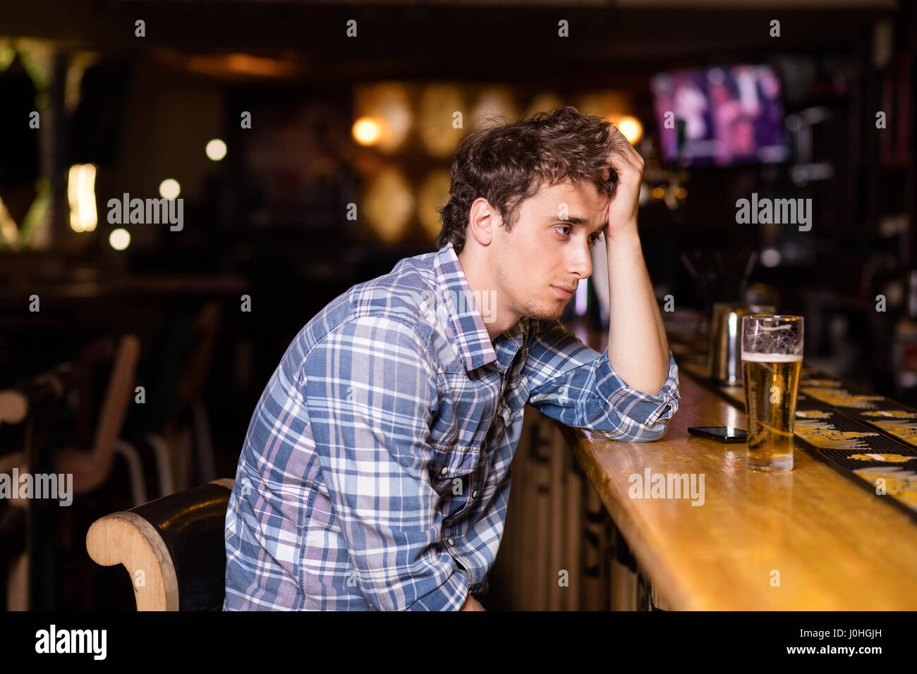 Adult alcohol alcoholic bar hi-res stock photography and images - Alamy