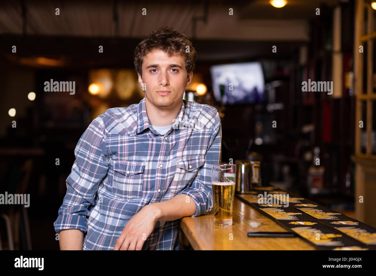Young man beer bar hi-res stock photography and images - Alamy