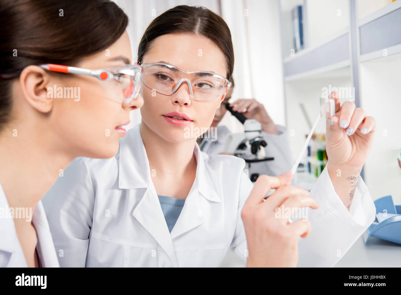 Glass microscope slide hi-res stock photography and images - Alamy