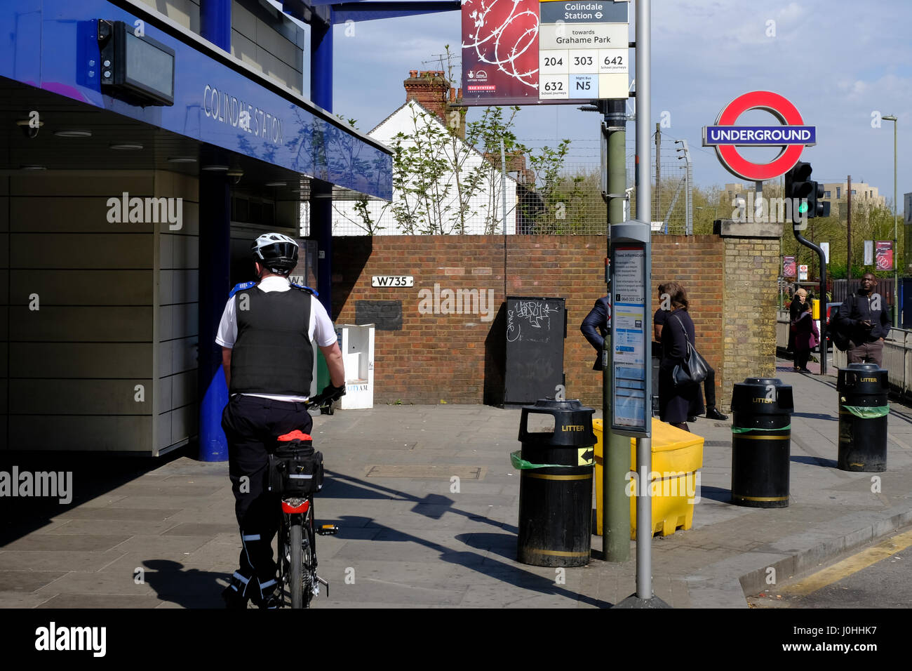 Colindale tube station hi-res stock photography and images - Alamy
