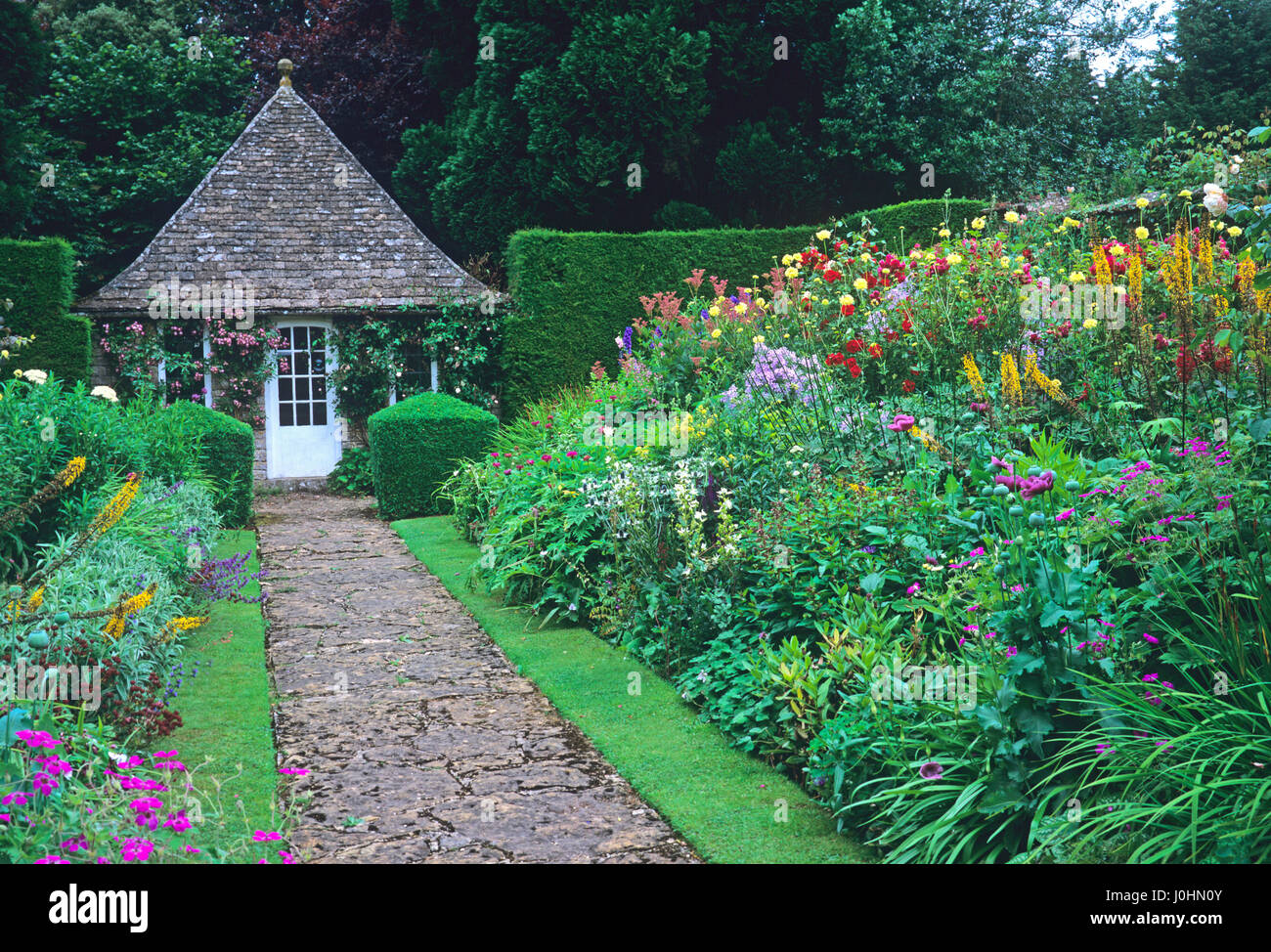 June borders hi-res stock photography and images - Alamy