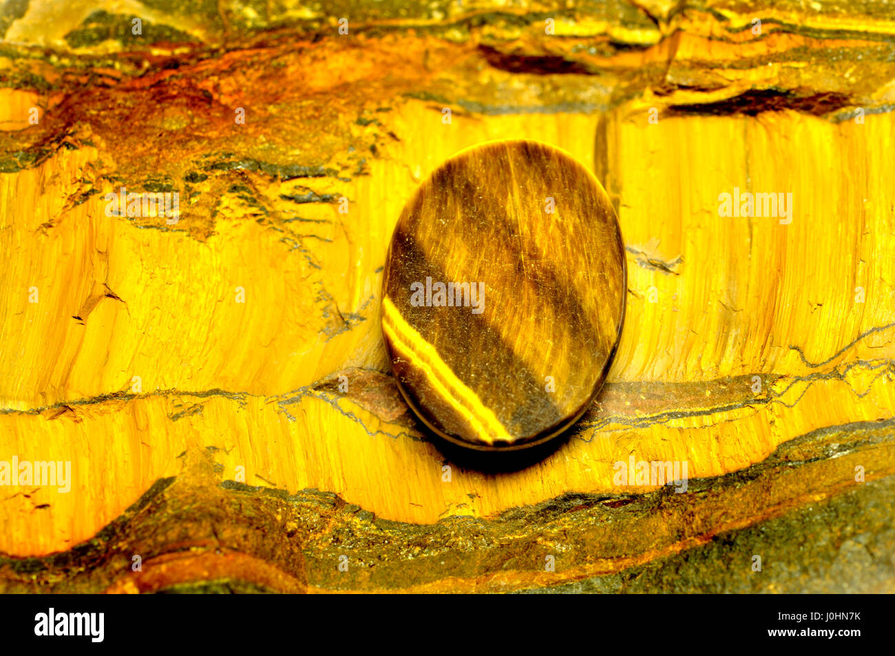 Cats eye quartz hi-res stock photography and images - Alamy