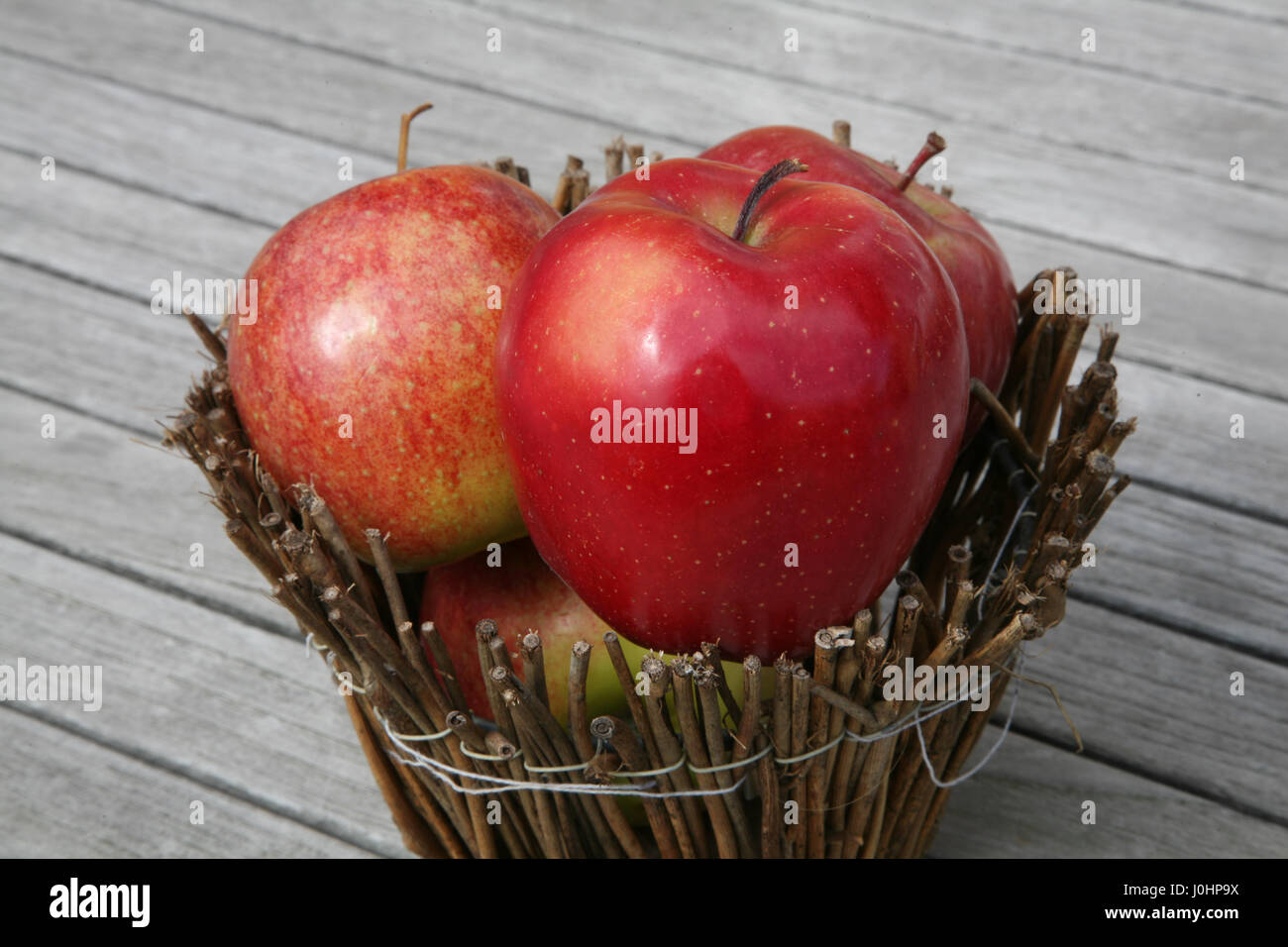 Basket red apples hi-res stock photography and images - Alamy