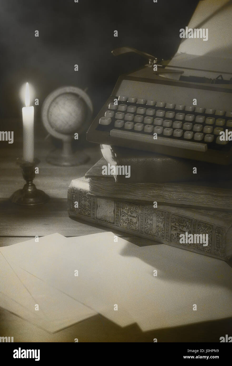 Old fashioned typewriter desk hi-res stock photography and images - Alamy