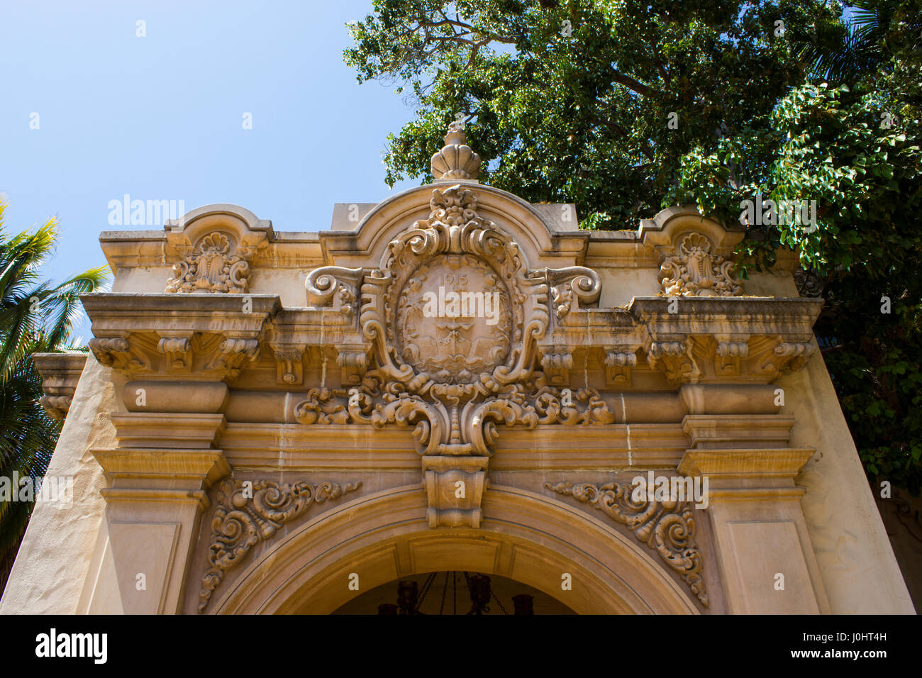 Artistic building design hi-res stock photography and images - Alamy