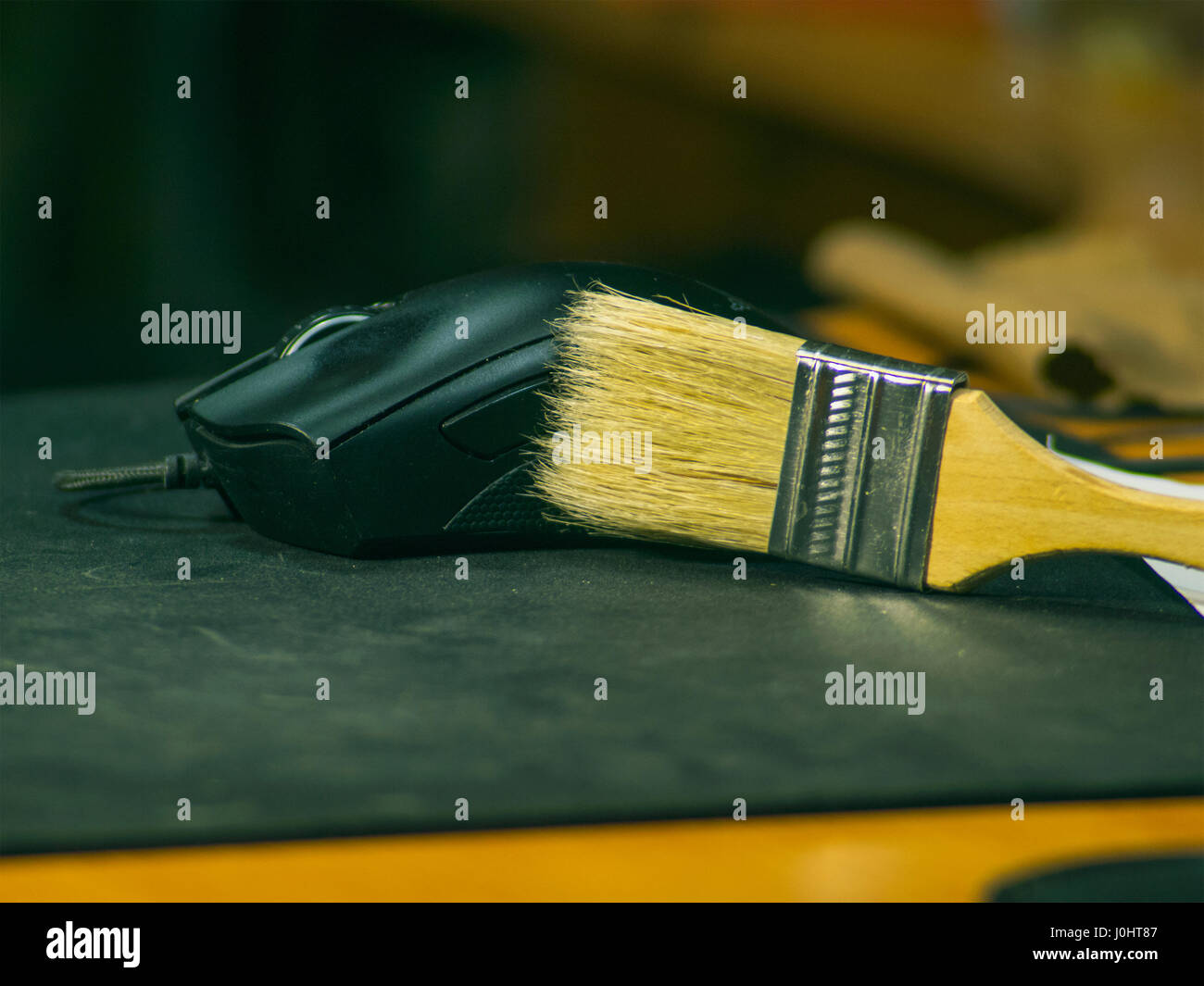 The computer mouse and brush for dust cleaning Stock Photo - Alamy