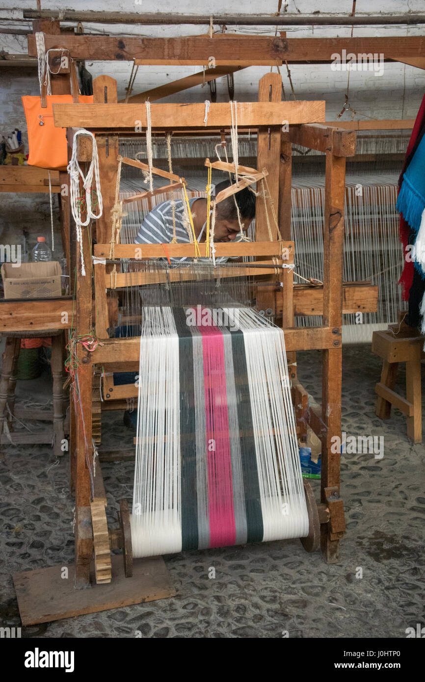 Weaver working on hand loom, Ajijic, Jalisco, Mexico Stock Photo - Alamy