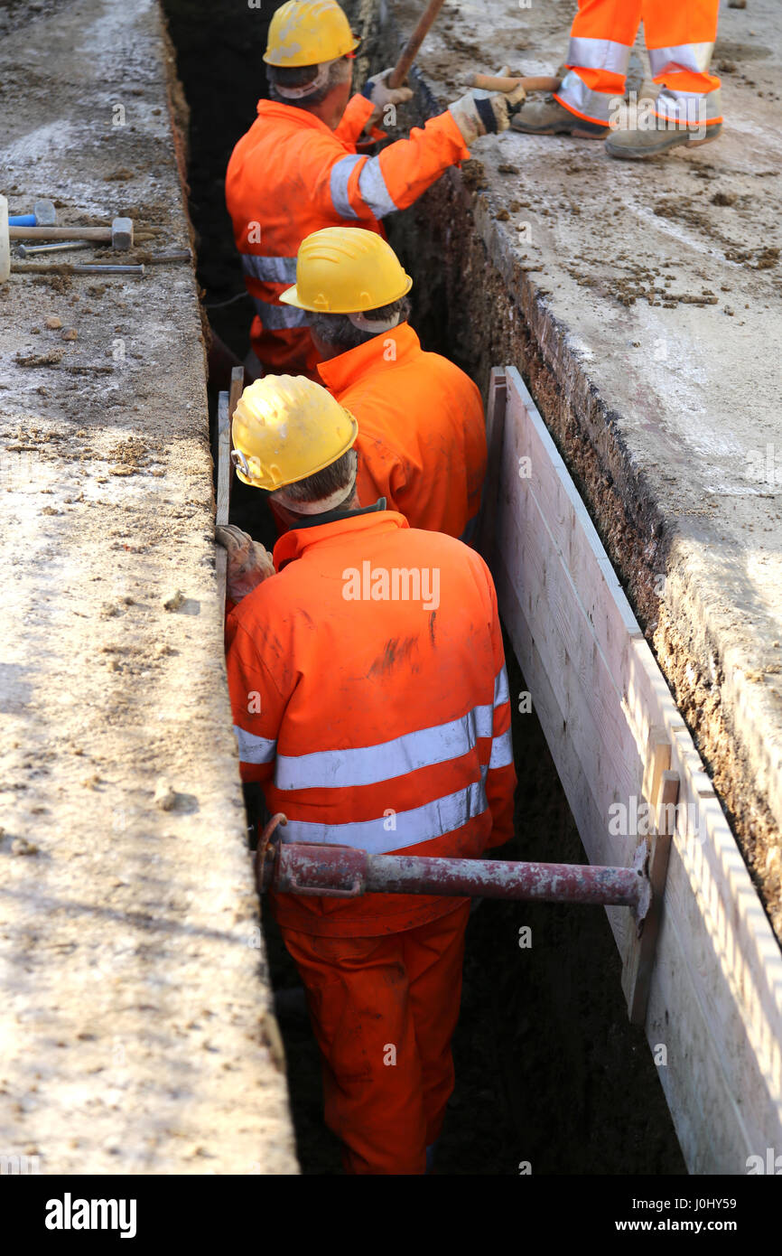 Worker working inside trench hi-res stock photography and images - Alamy