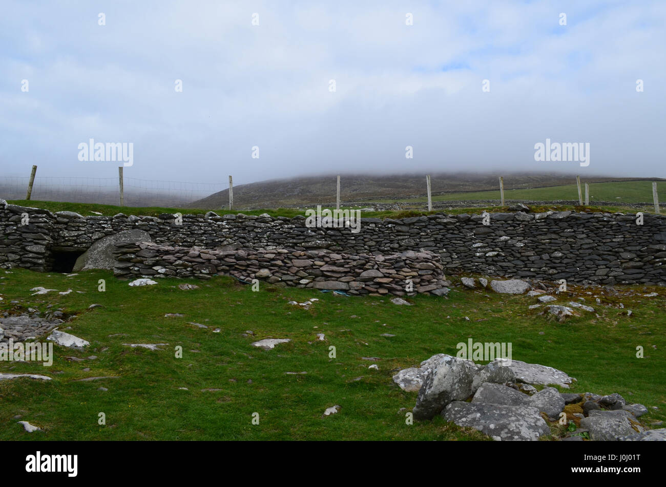 Stone ruins of beehive huts in southwestern Ireland Stock Photo - Alamy