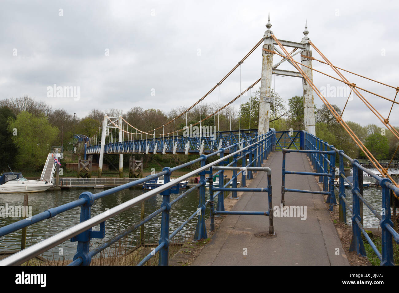The richmond lock and weir hi-res stock photography and images - Alamy