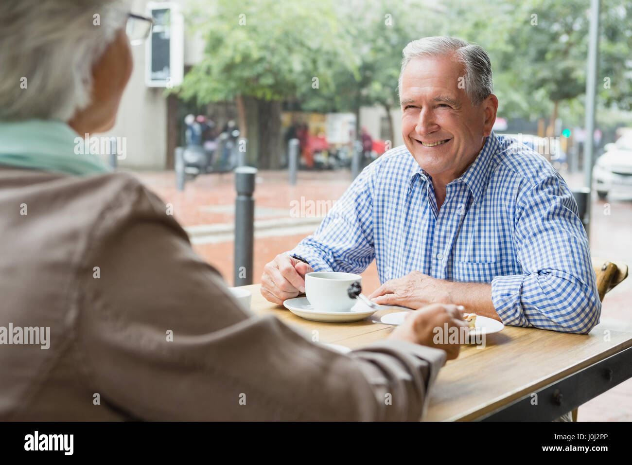 Couple sitting outdoor cafe hi-res stock photography and images - Alamy