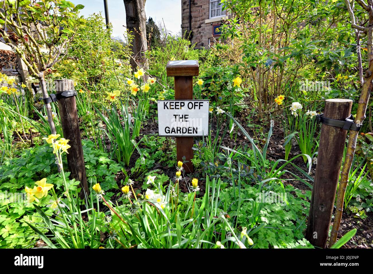 Garden warning signs hi-res stock photography and images - Alamy