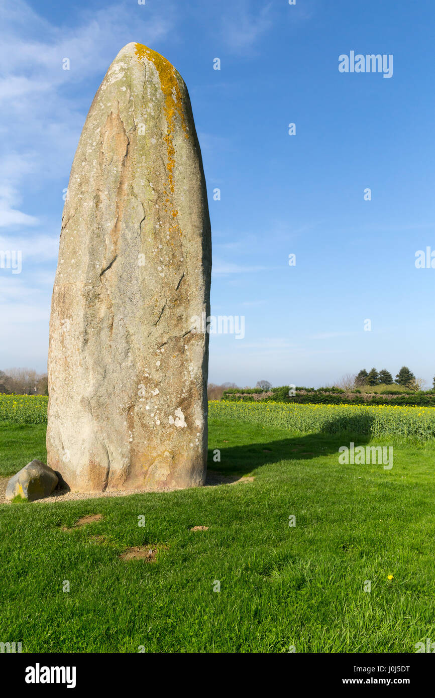Giant standing stone hi-res stock photography and images - Alamy