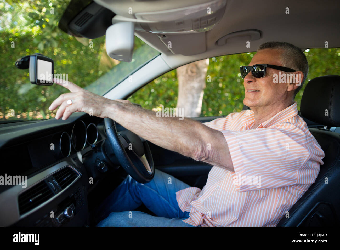 Using mobile when driving hi-res stock photography and images - Alamy