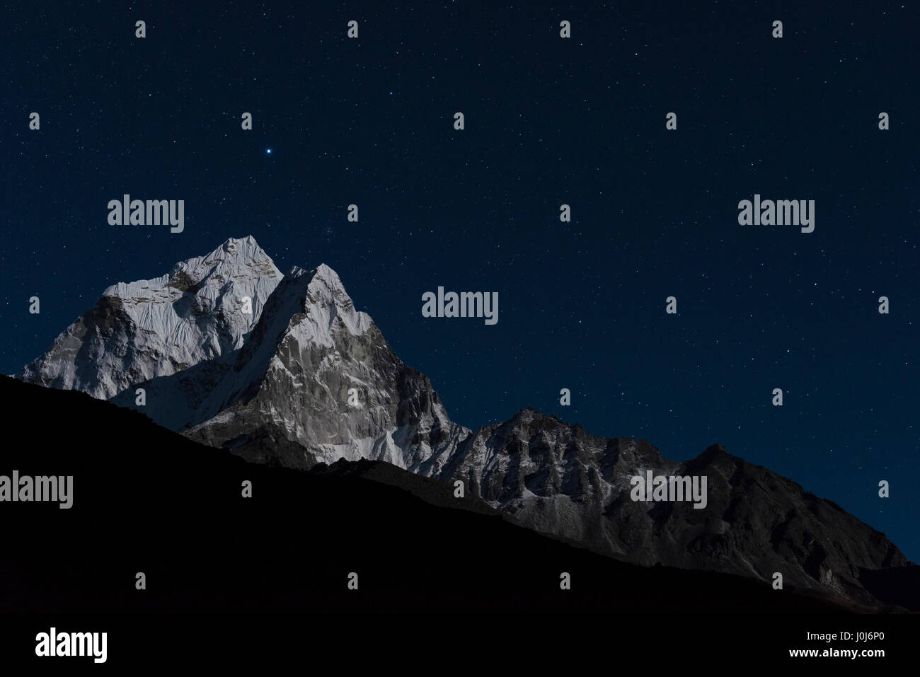 Himalaya mountains night stars hi-res stock photography and images - Alamy