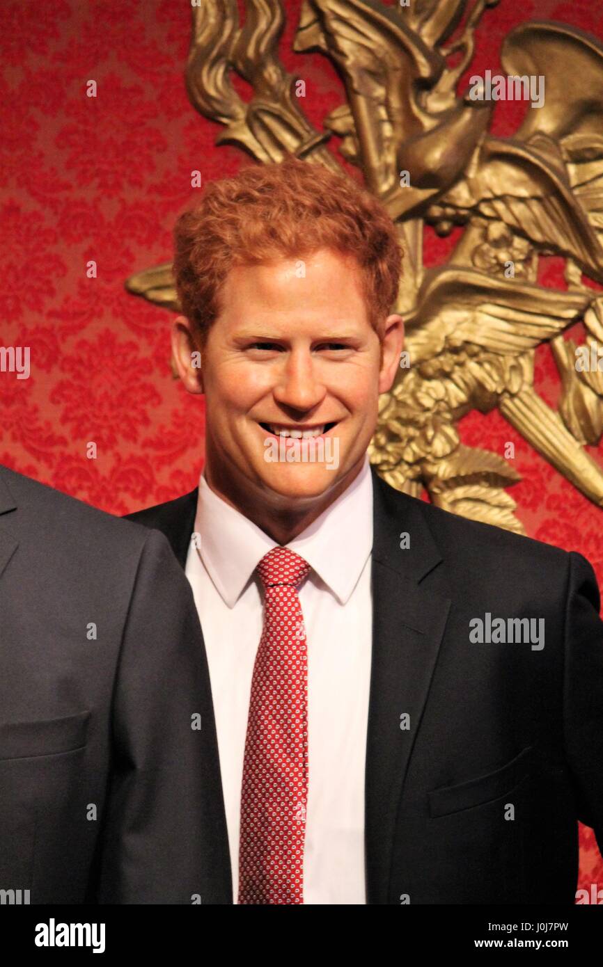 English royal family official portrait hi-res stock photography and ...