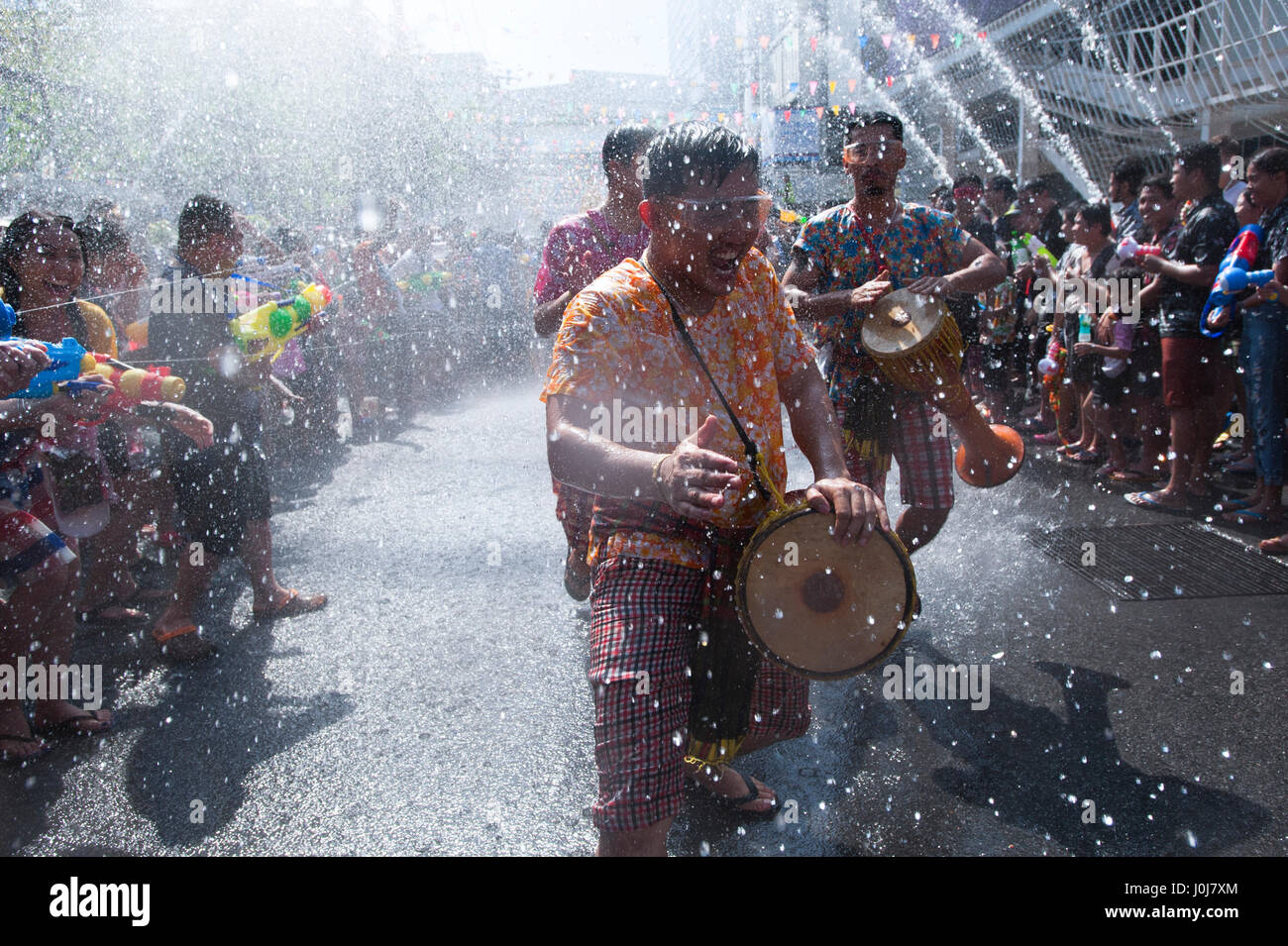 Celebrations songkran thai traditional hi-res stock photography and ...