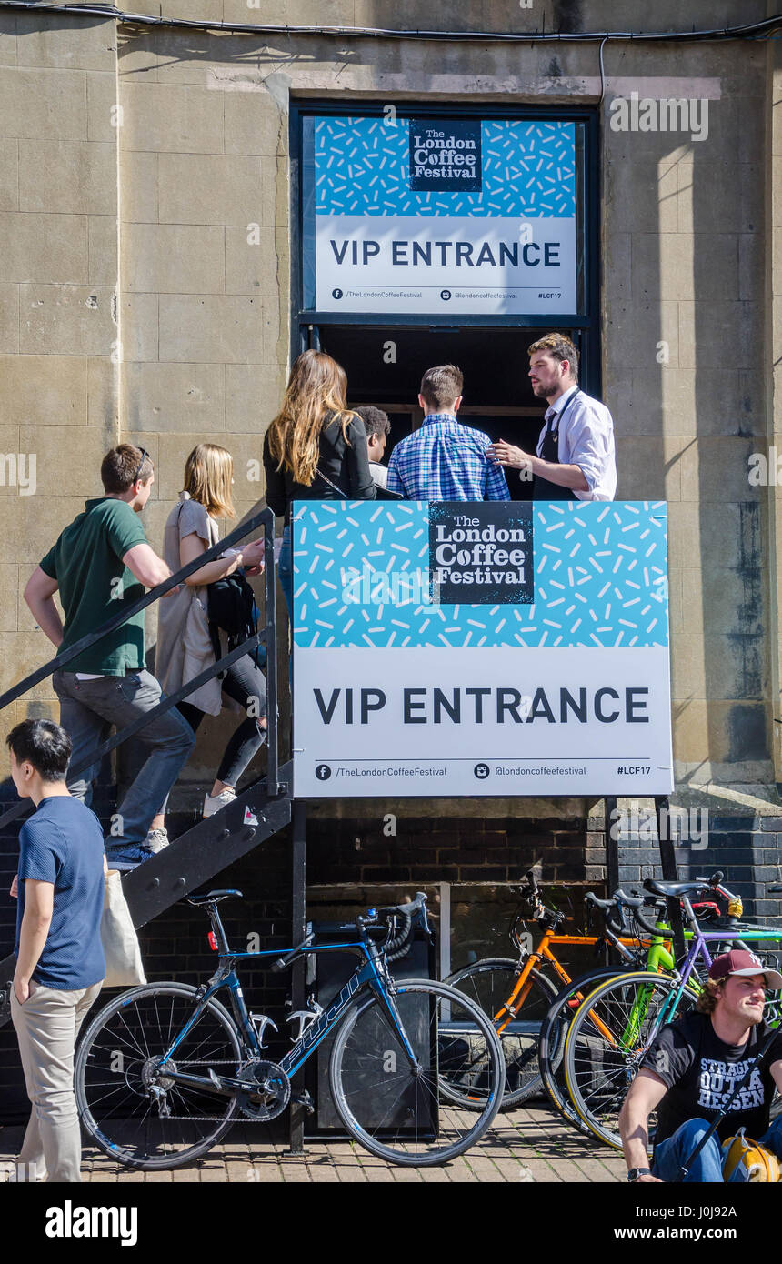 Entrance stairs steps hi-res stock photography and images - Alamy