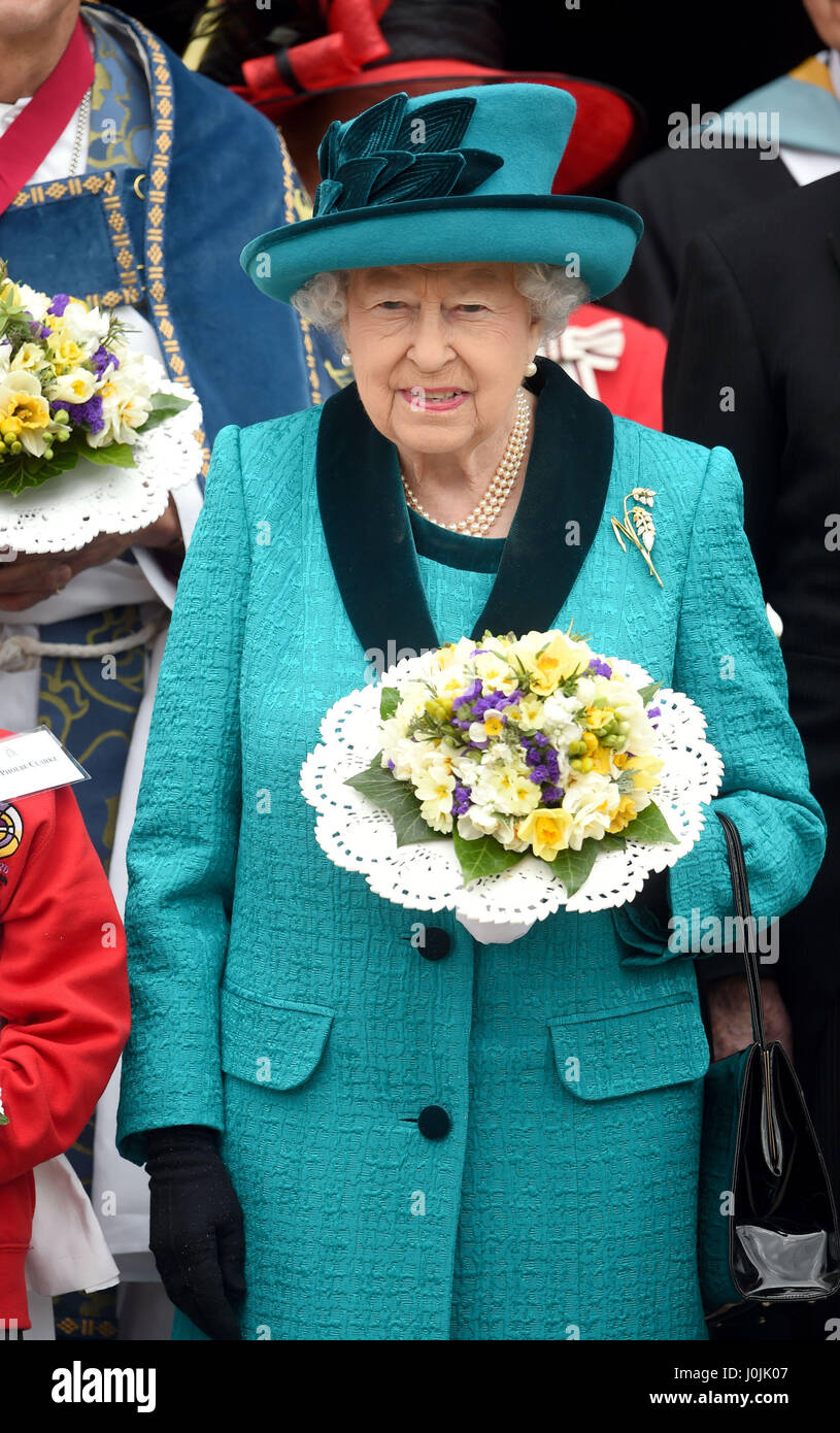 Queen elizabeth ii outside leicester cathedral hi-res stock photography ...