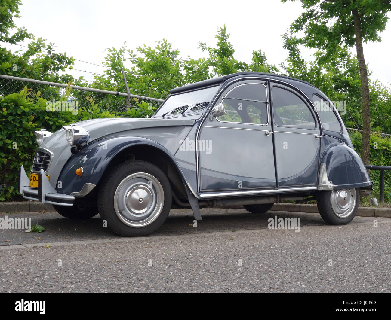 Citroen 2cv charleston hi-res stock photography and images - Alamy