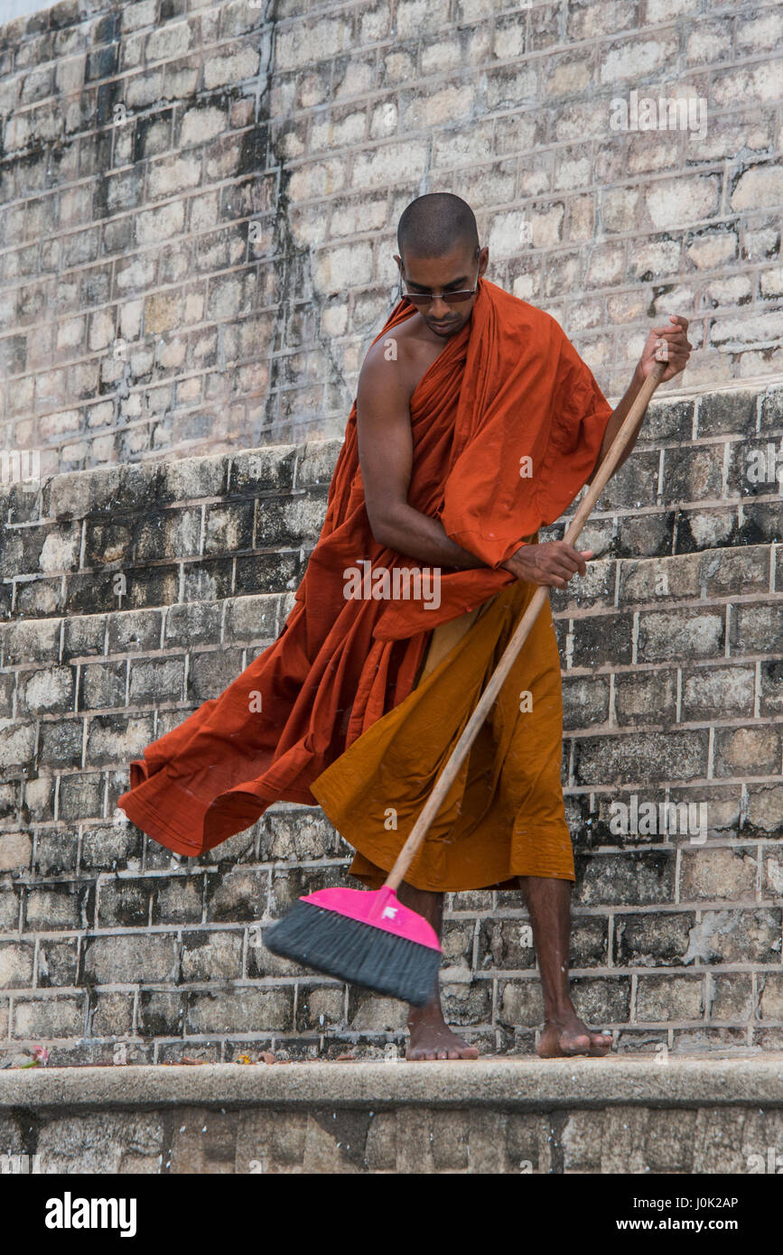 Monk cleaning temple hi-res stock photography and images - Alamy