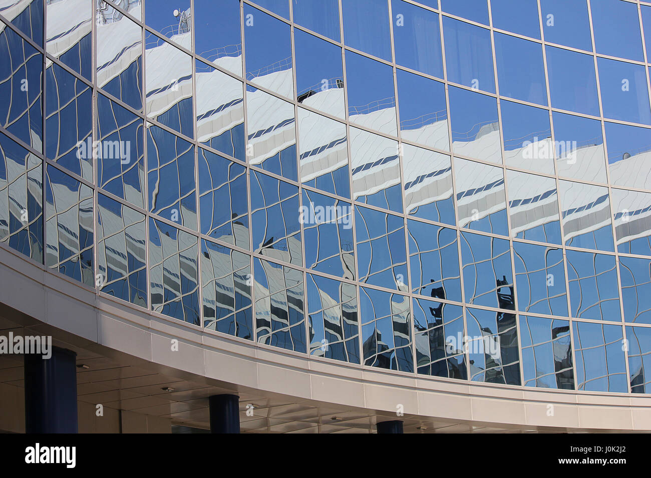 a glass building Stock Photo - Alamy