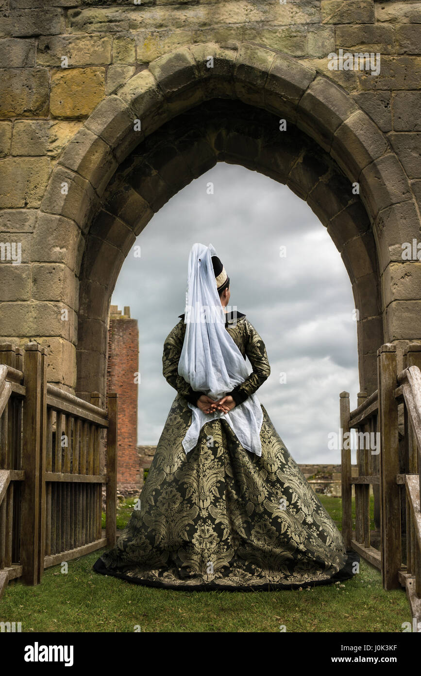 Medieval woman in costume Stock Photo - Alamy