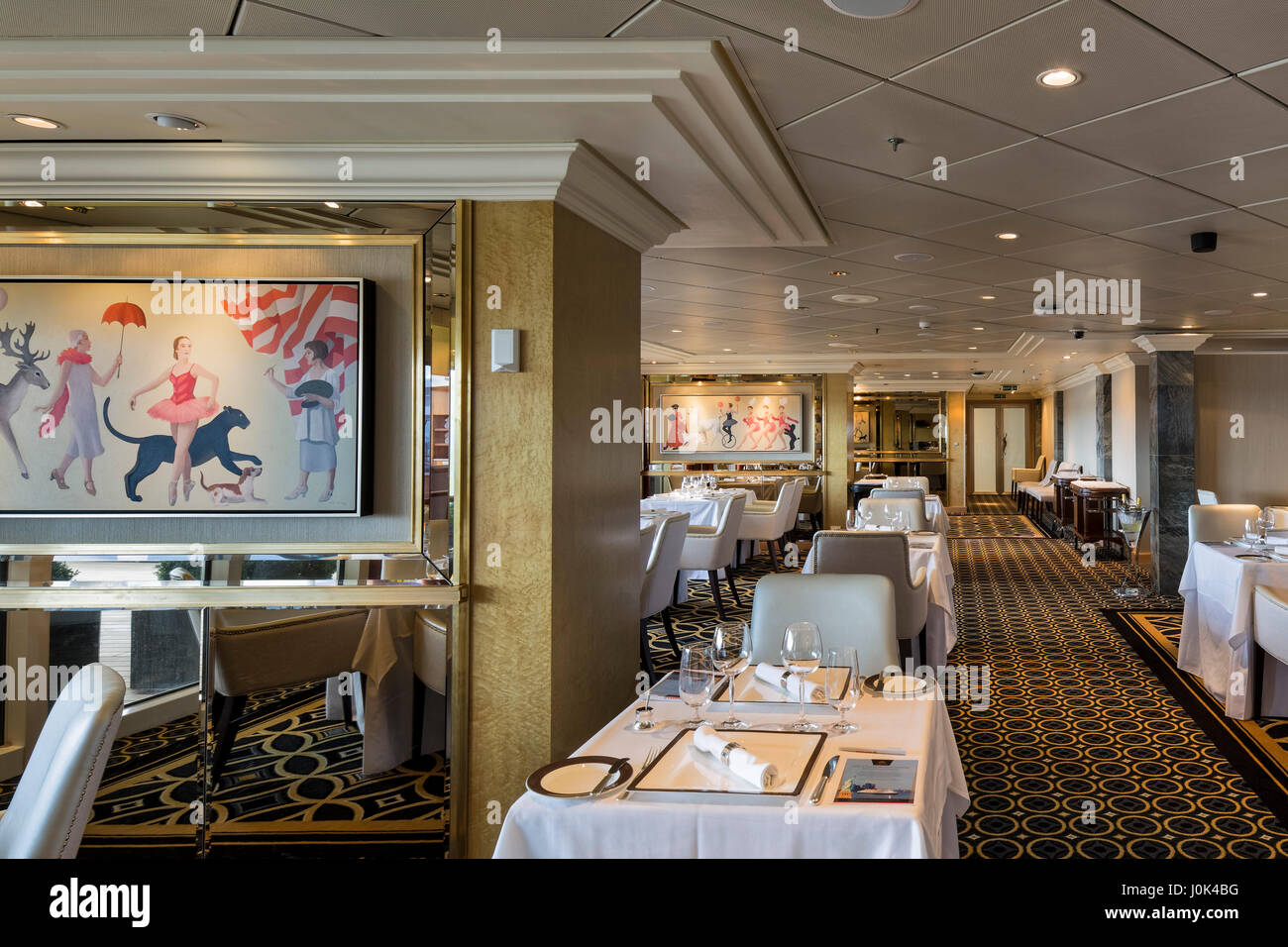 Cunard queen mary 2 interiors hi-res stock photography and images - Alamy