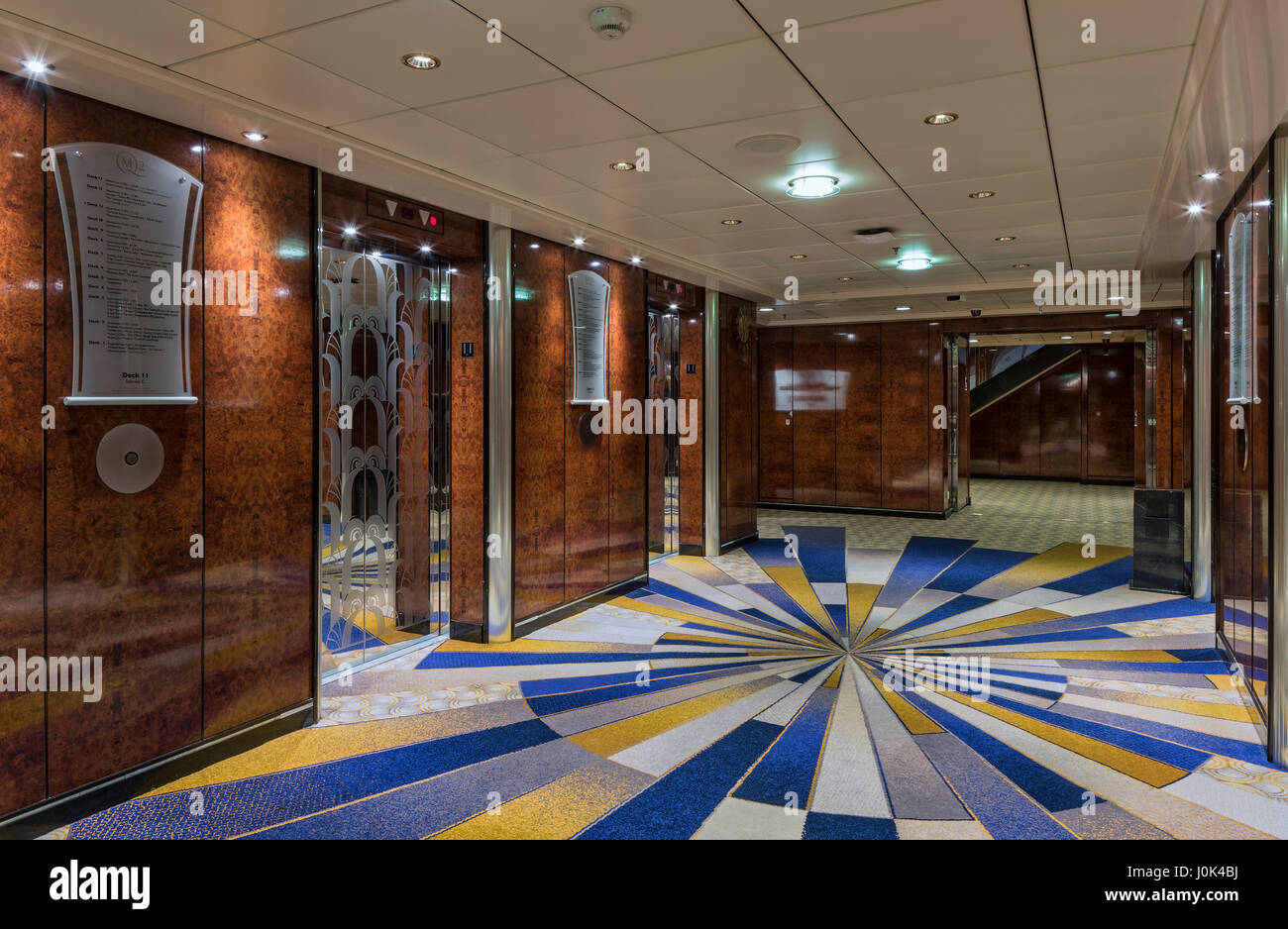 Cunard Queen Mary 2 Interiors Stock Photos & Cunard Queen Mary 2 ...