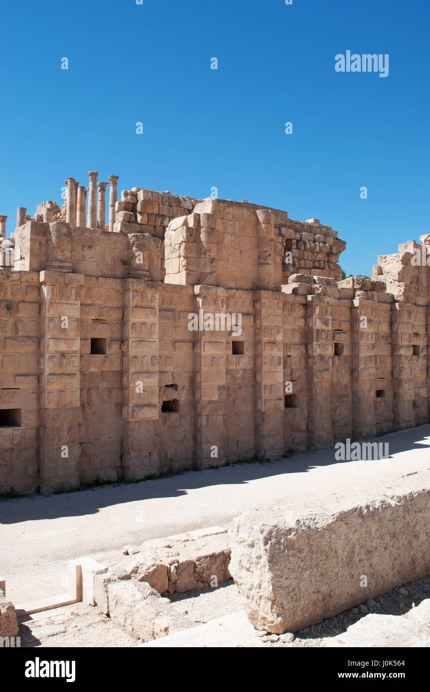 The City Walls at the South Gate of the archaeological city of Jerash ...