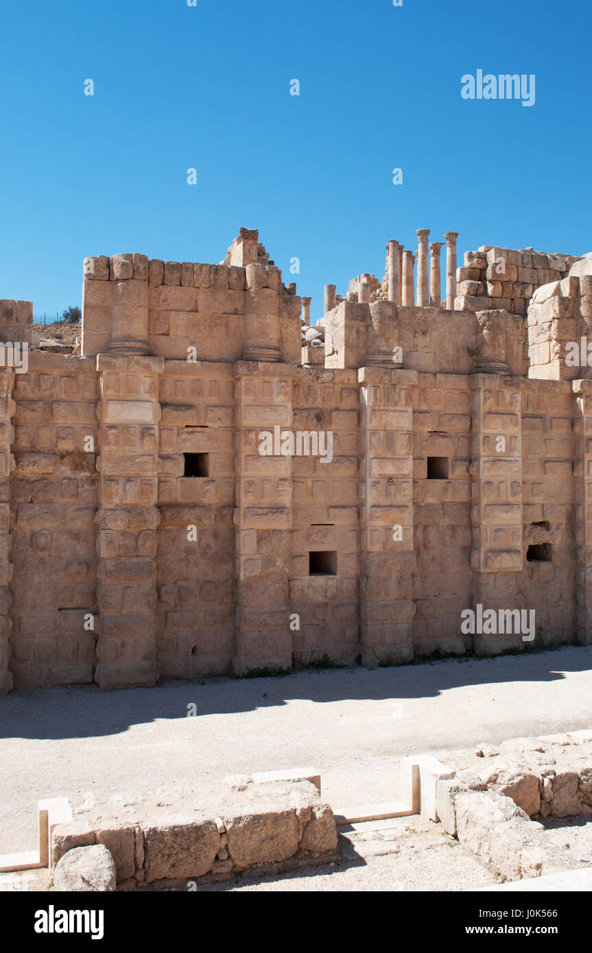 The City Walls at the South Gate of the archaeological city of Jerash ...