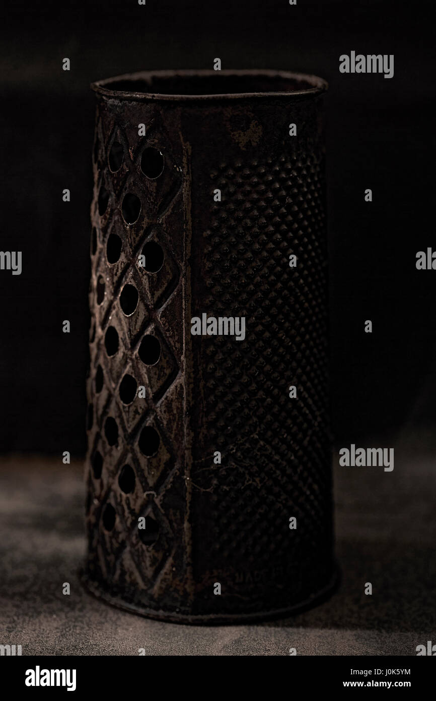 Black grate hi-res stock photography and images - Alamy