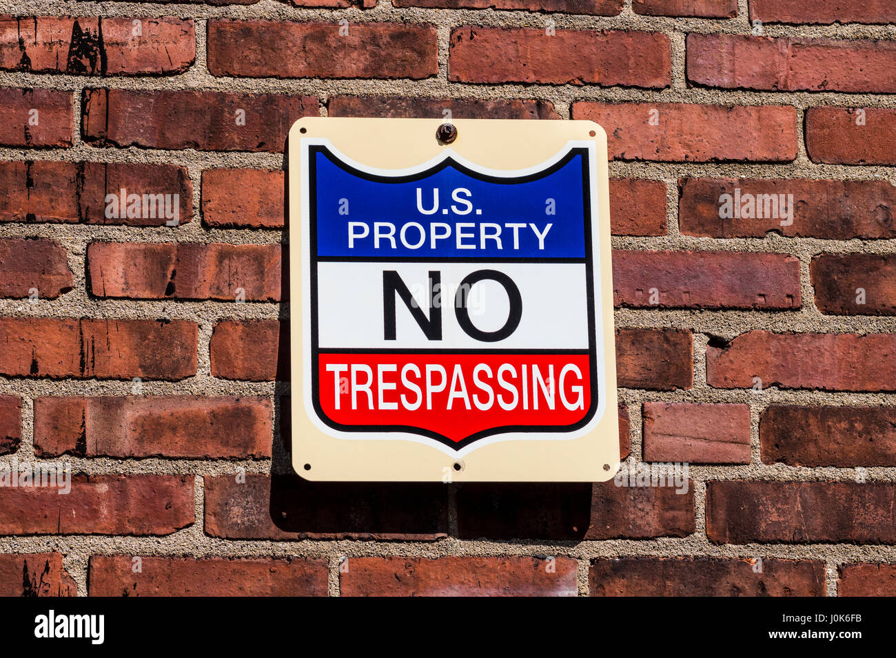 U.S. Property - No Trespassing sign I Stock Photo - Alamy
