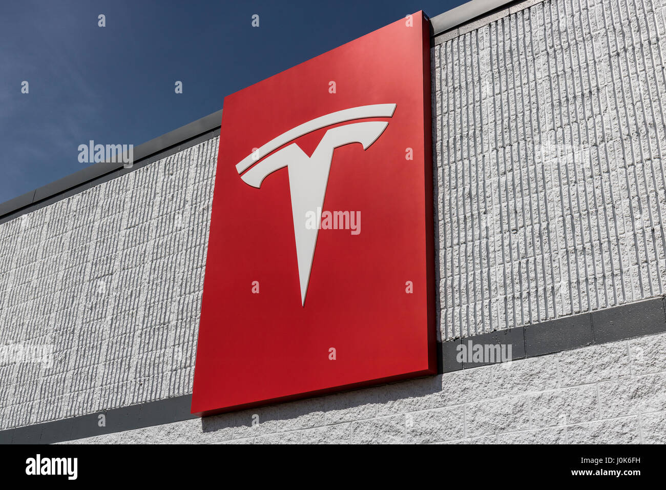 Tesla service center hi-res stock photography and images - Alamy