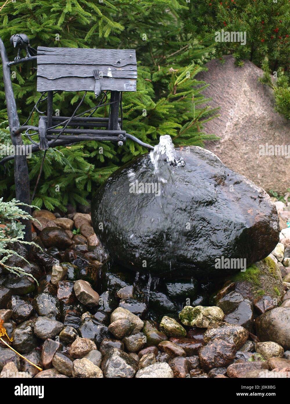 Pebble pebbles fountain hi-res stock photography and images - Alamy