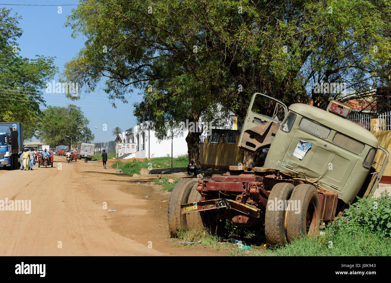 SOUTH SUDAN, capital city Juba, abandoned truck wreck along road / SUED ...