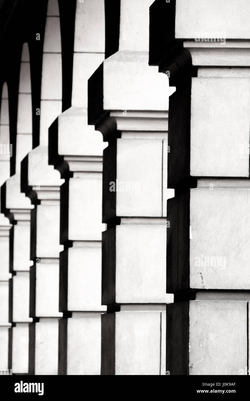 Column lines hi-res stock photography and images - Alamy