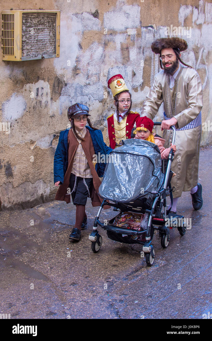 Ultra Orthodox family during Purim in Mea Shearim Jerusalem Stock Photo ...